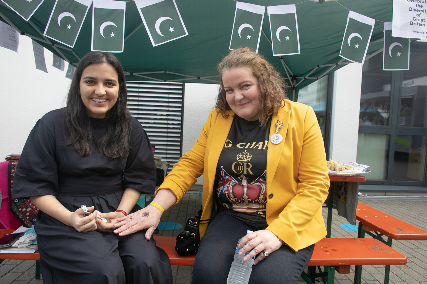 450 personnes ont suivi le couronnement à l’école St George’s ...