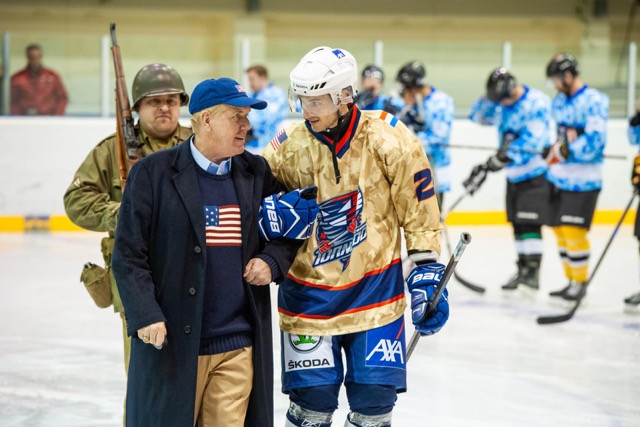 The friendliest fight in hockey | Delano News