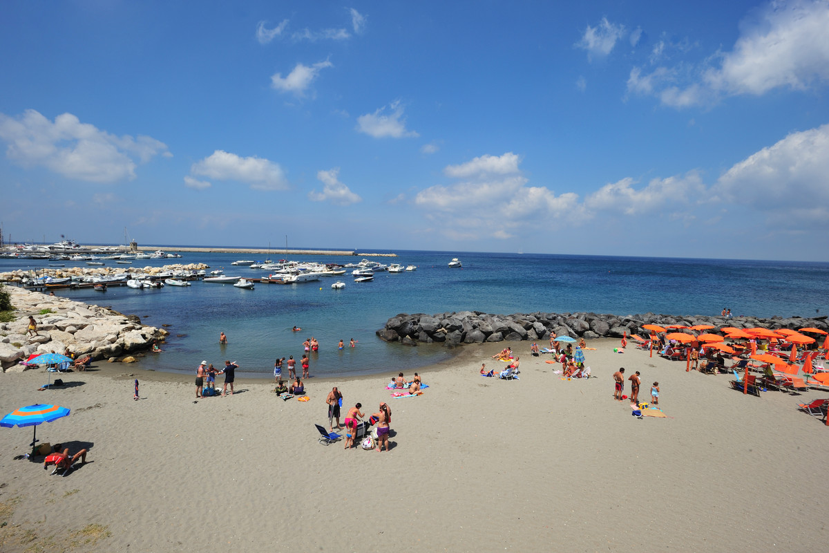 Island hopping from Naples | Delano News