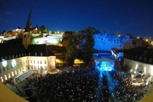 Strong women take centre-stage at abbey music festival | Delano News