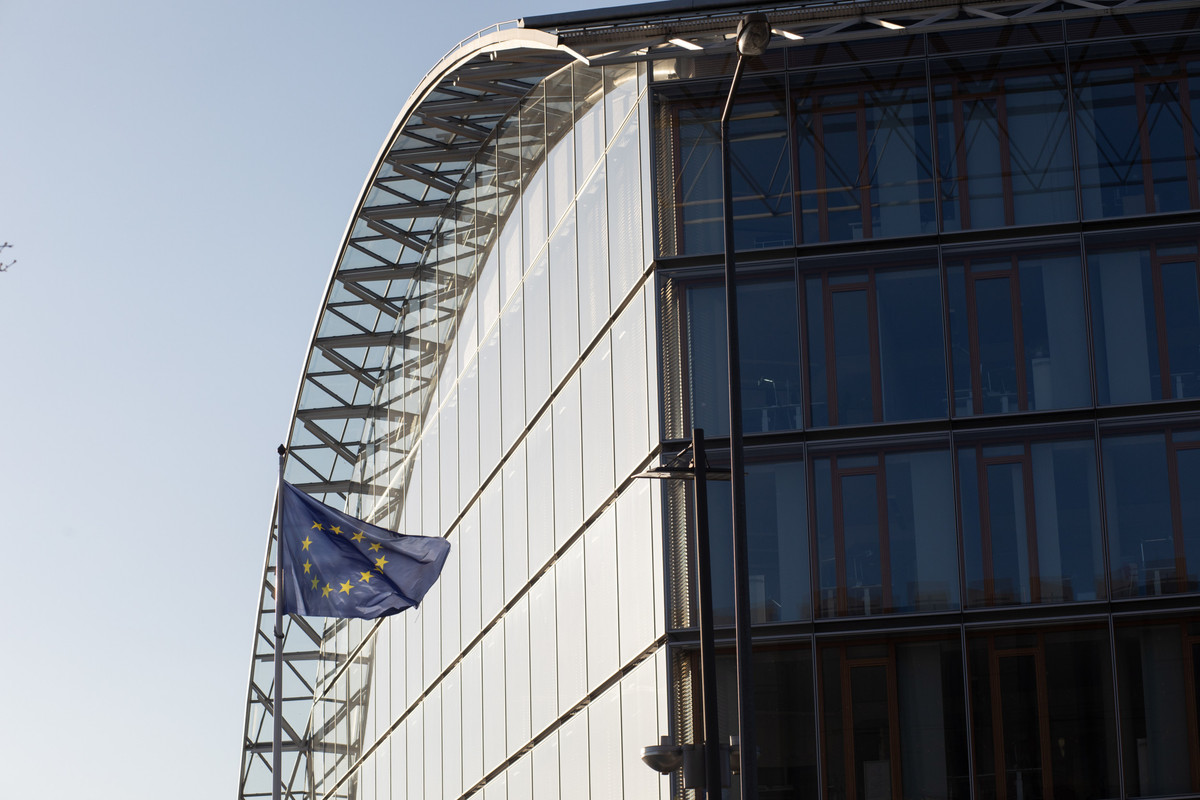 EIB launches first-ever digital sterling bond | Delano News