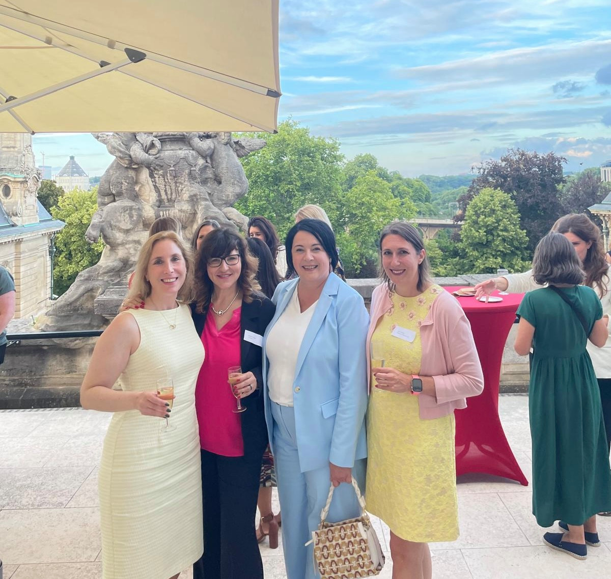 La summer party organisée par Fondsfrauen à la Spuerkeess en photos ...