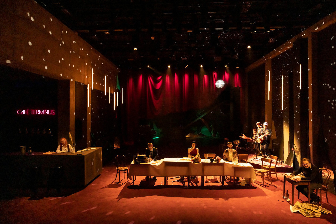 Les passionnés de théâtre et d'antiquités trouveront leur bonheur ...