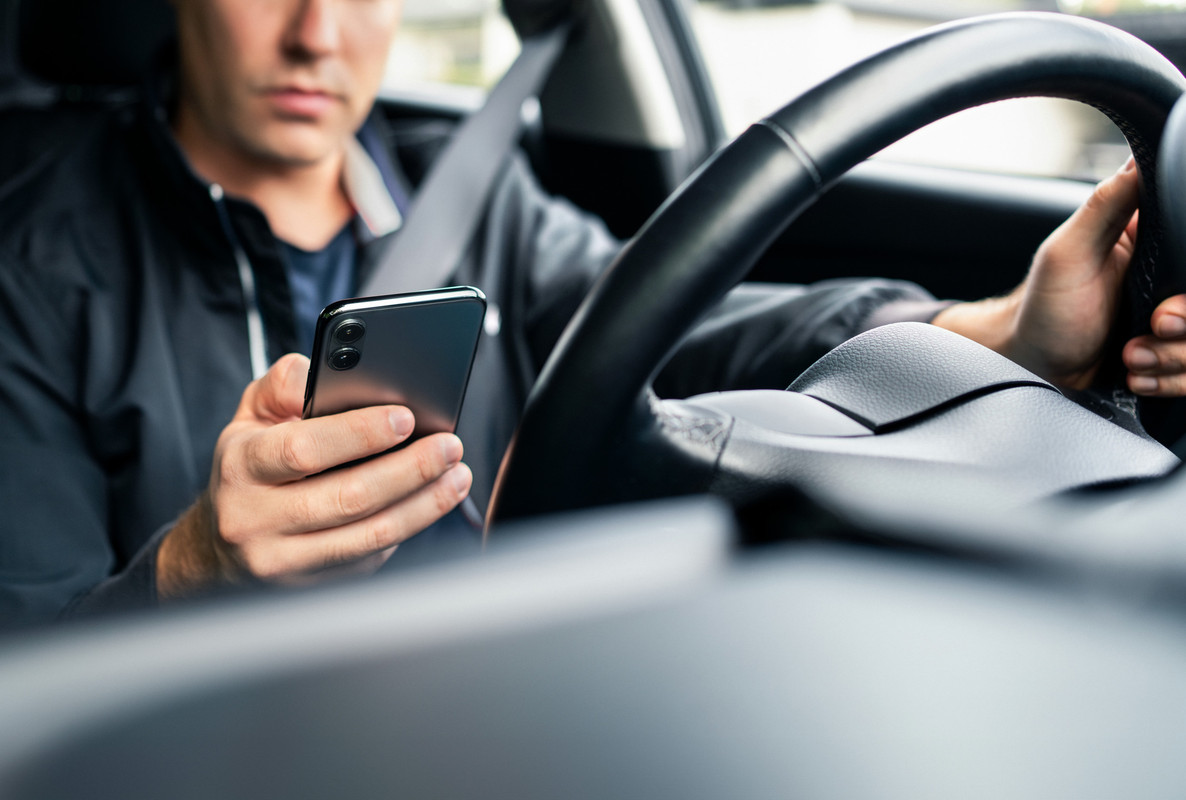 More than 6,000 fines issued for using a phone while driving | Paperjam ...