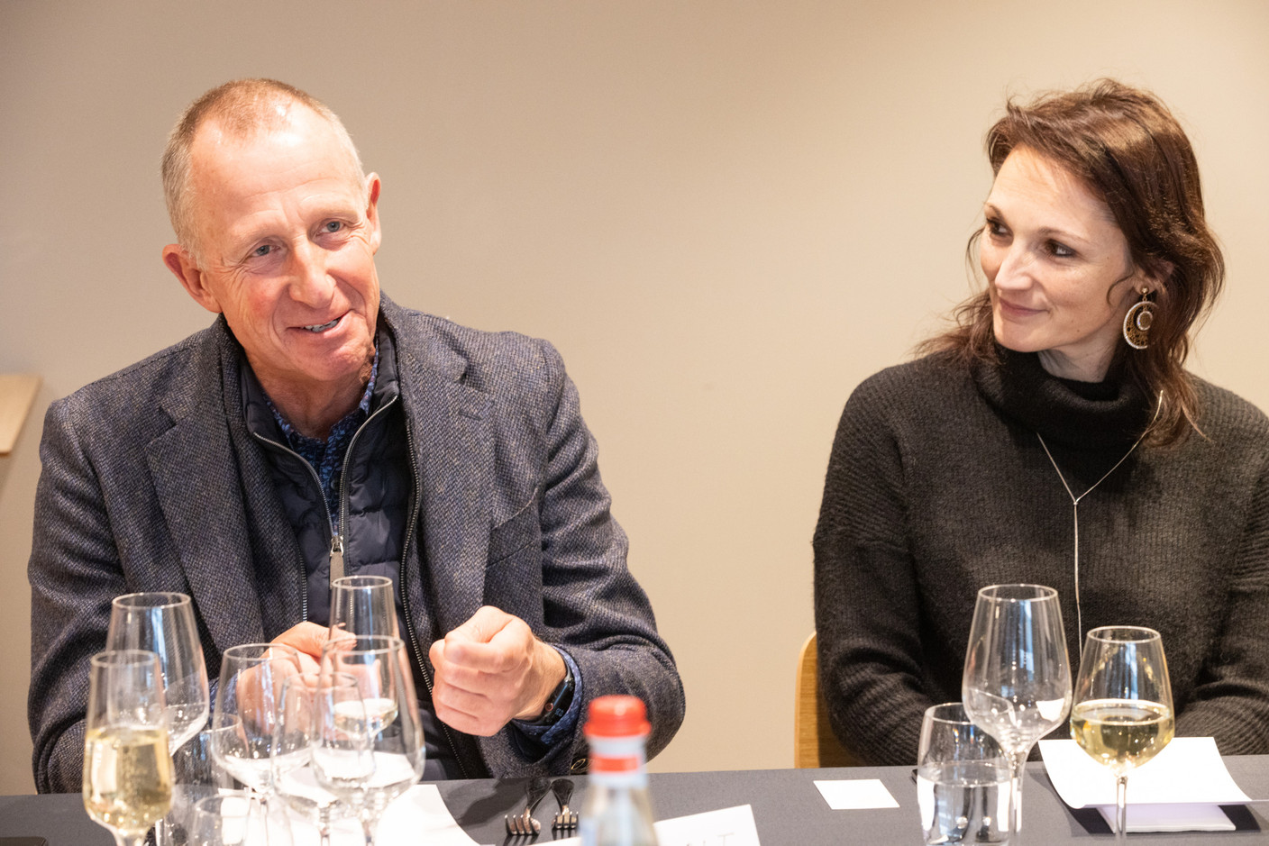 Networking et détente pour le Thank-God-It’s Friday: Under 50 Lunch ...