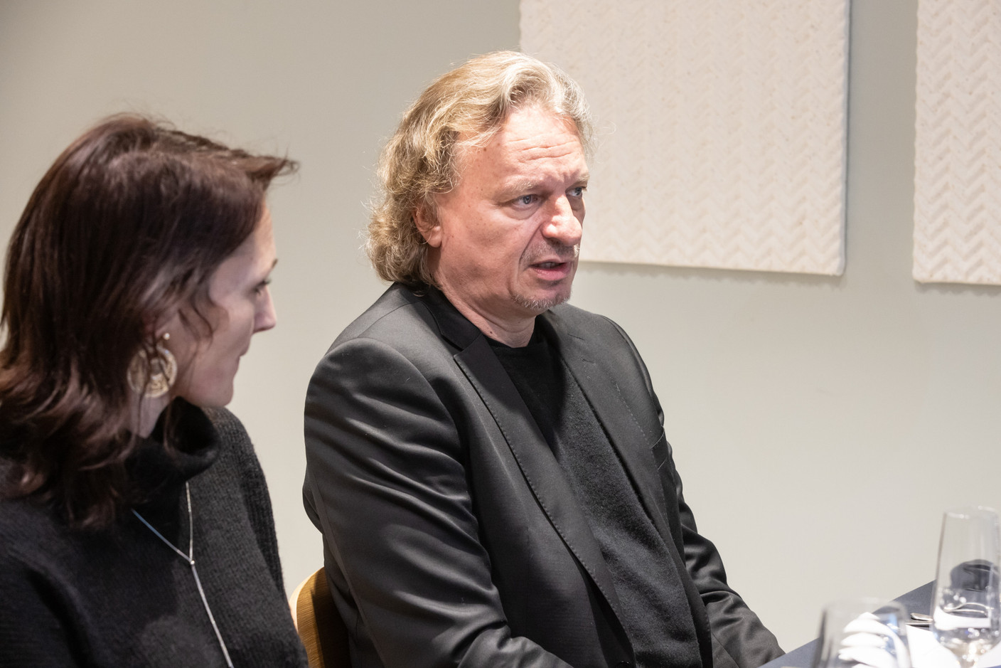 Networking et détente pour le Thank-God-It’s Friday: Under 50 Lunch ...