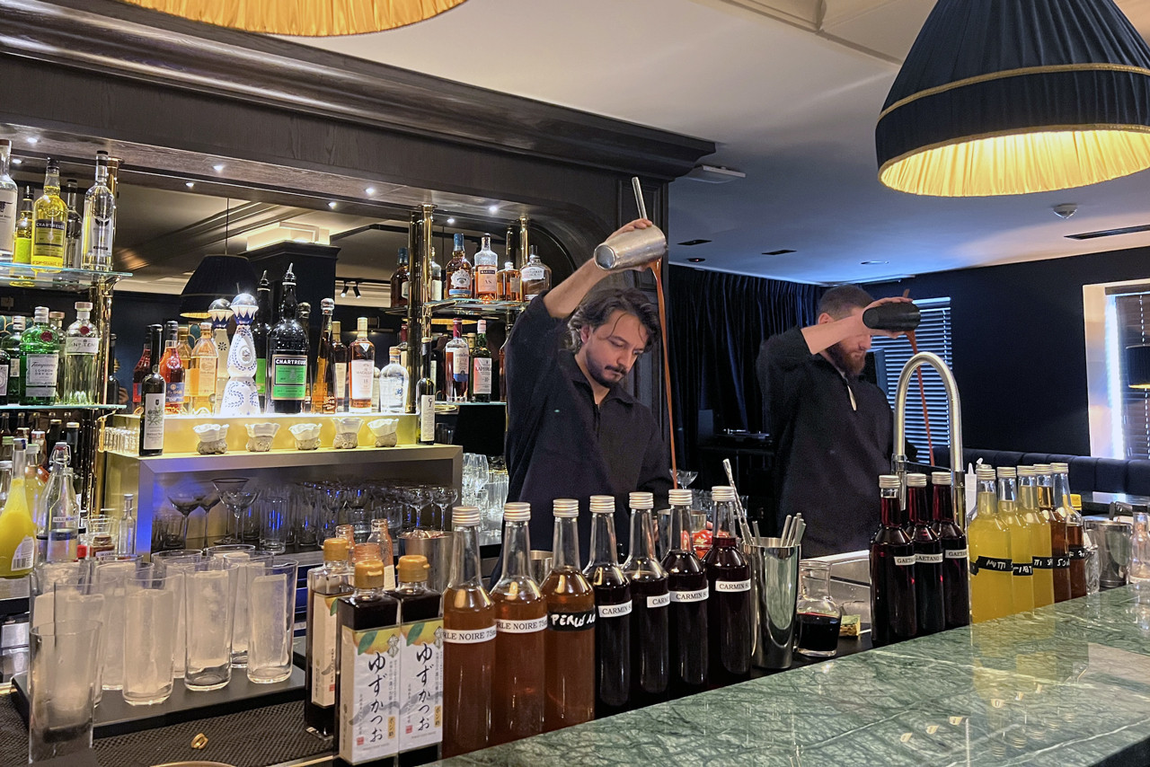 New cocktail bar: La Perle Noire, little sister of La Lorraine ...