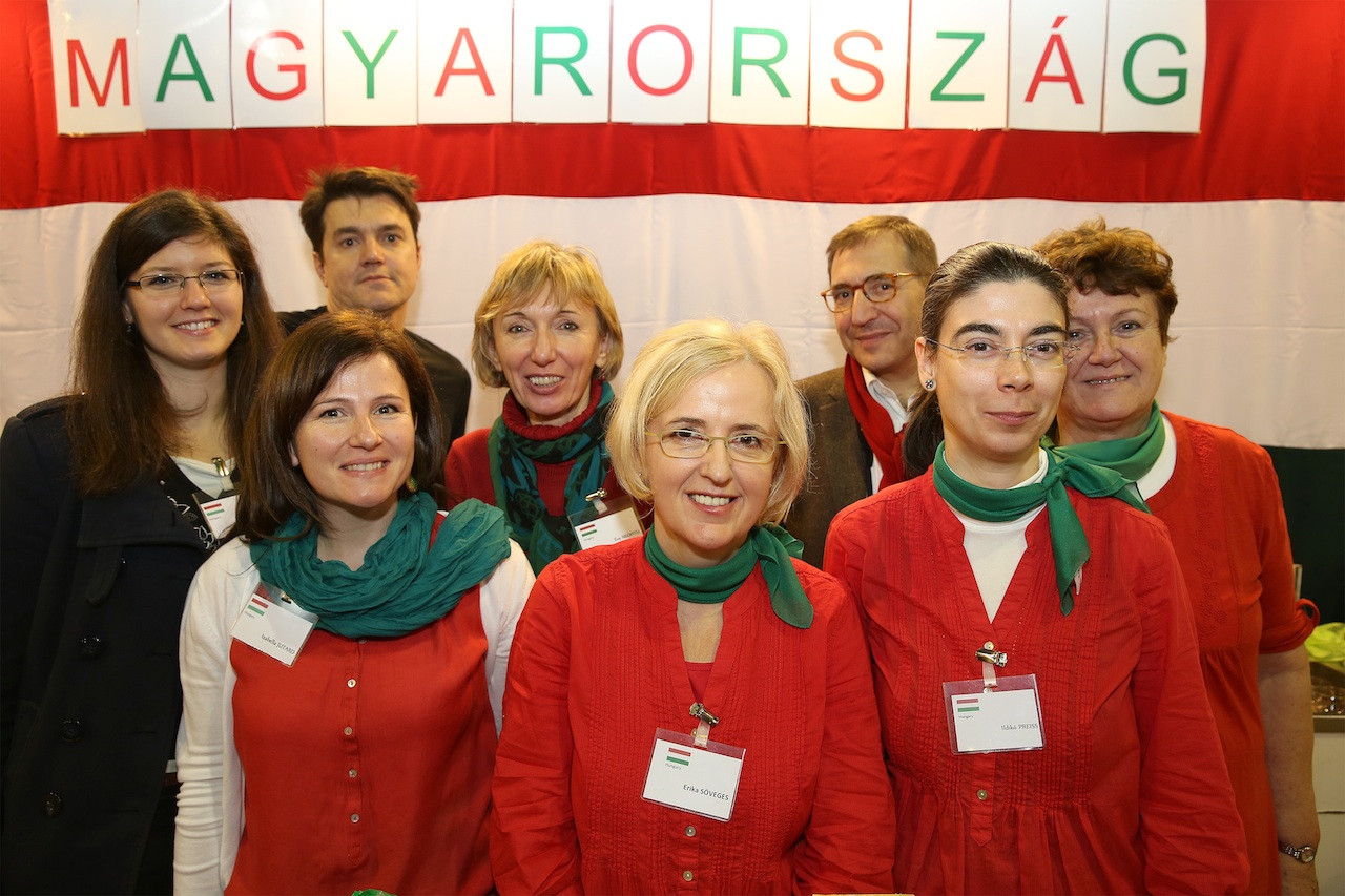 Bazar International attracts colour and crowds | Delano News