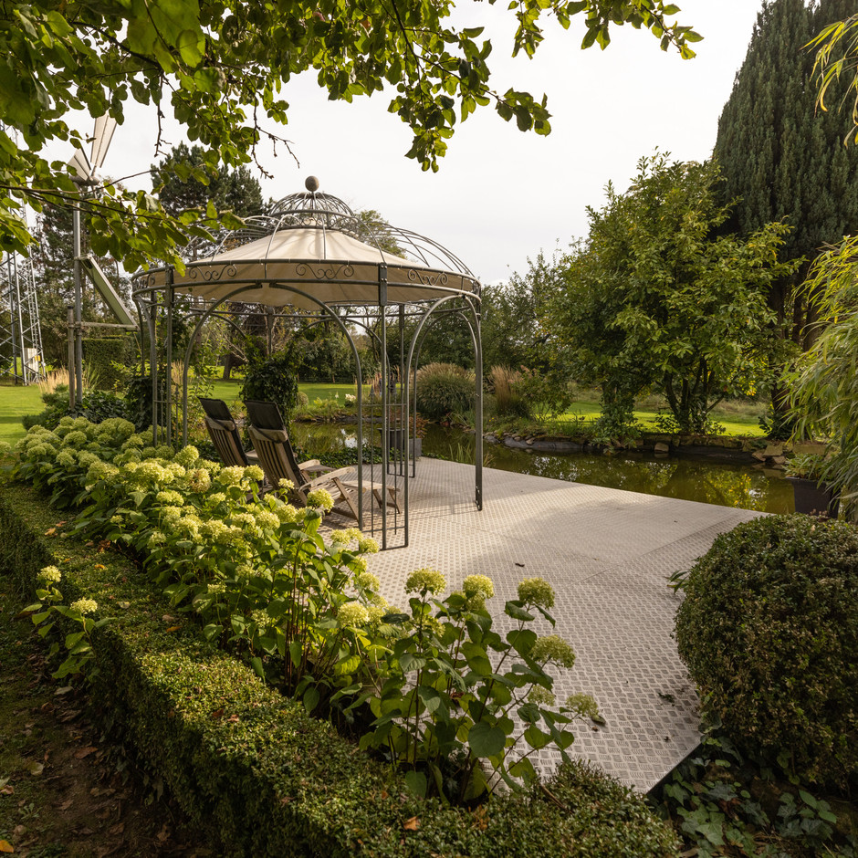 Noir essentiel chez Monique Becker | Paperjam News