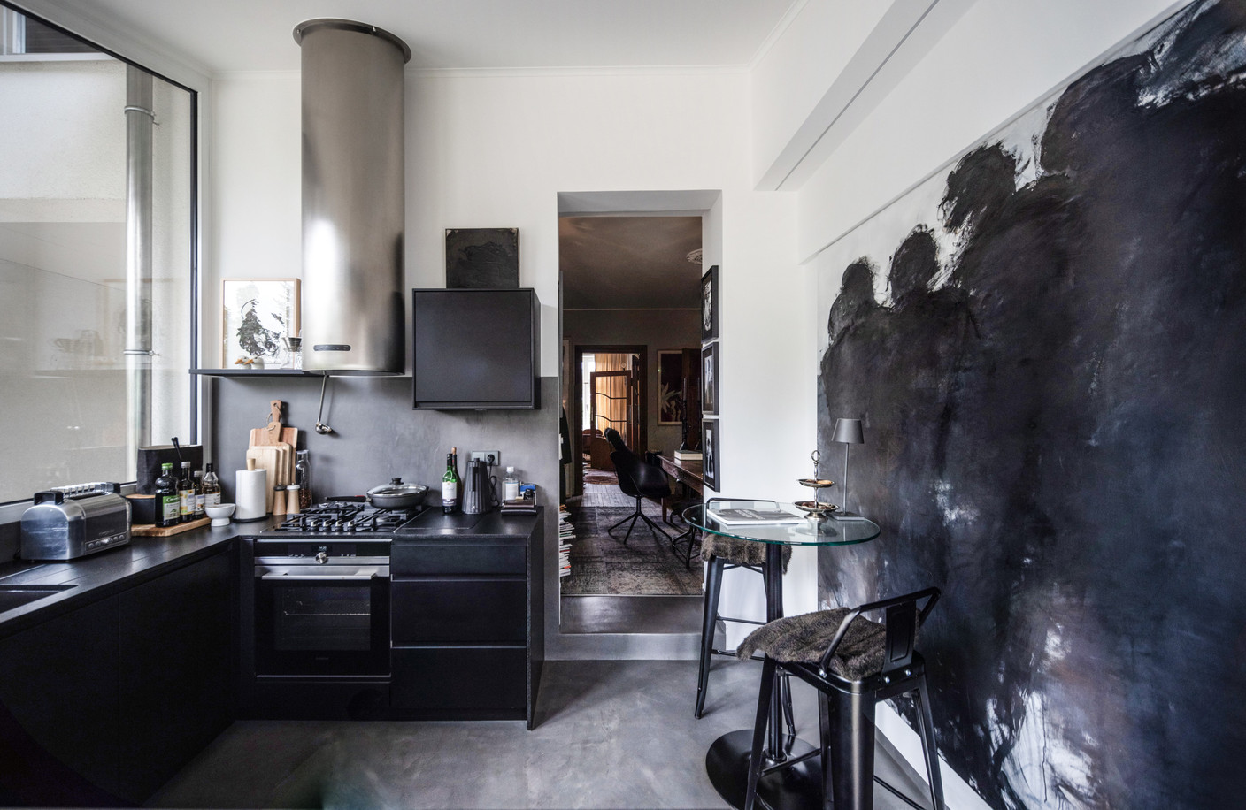 Noir essentiel chez Monique Becker | Paperjam News