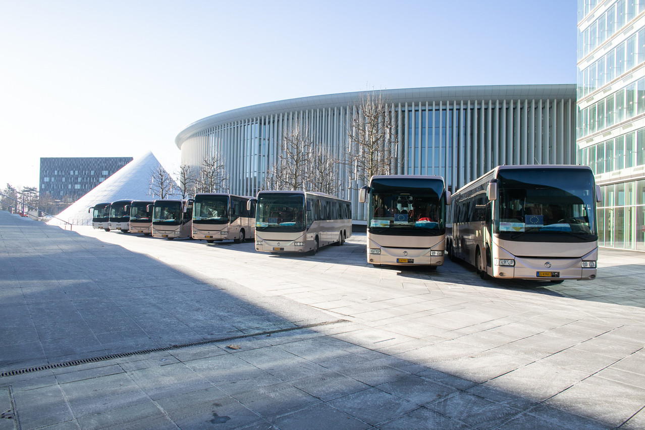 Voyages Emile Weber offre huit bus à l’Ukraine | Paperjam News