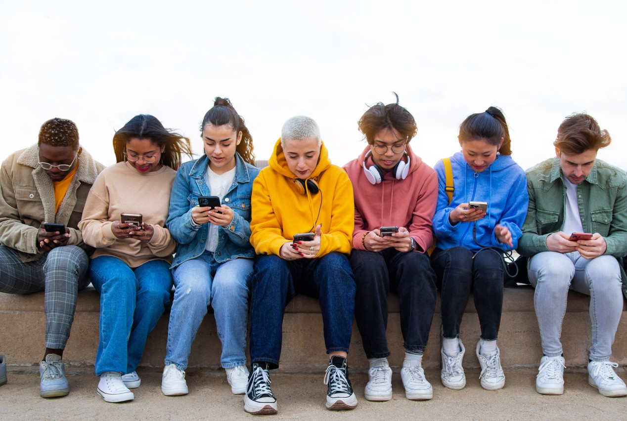 Young people spend more than five hours a day on smartphones | Paperjam ...